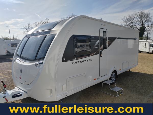 Used Swift FREESTYLE S4 SB 2022 4 BERTH SIDE ISLAND BED CARAVAN WITH ...